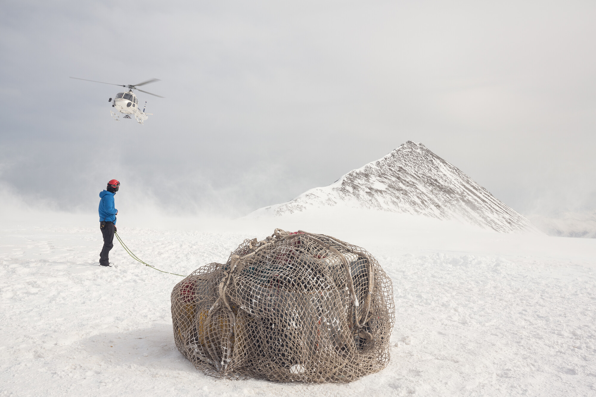 Under the Radar - Announcements - e-flux