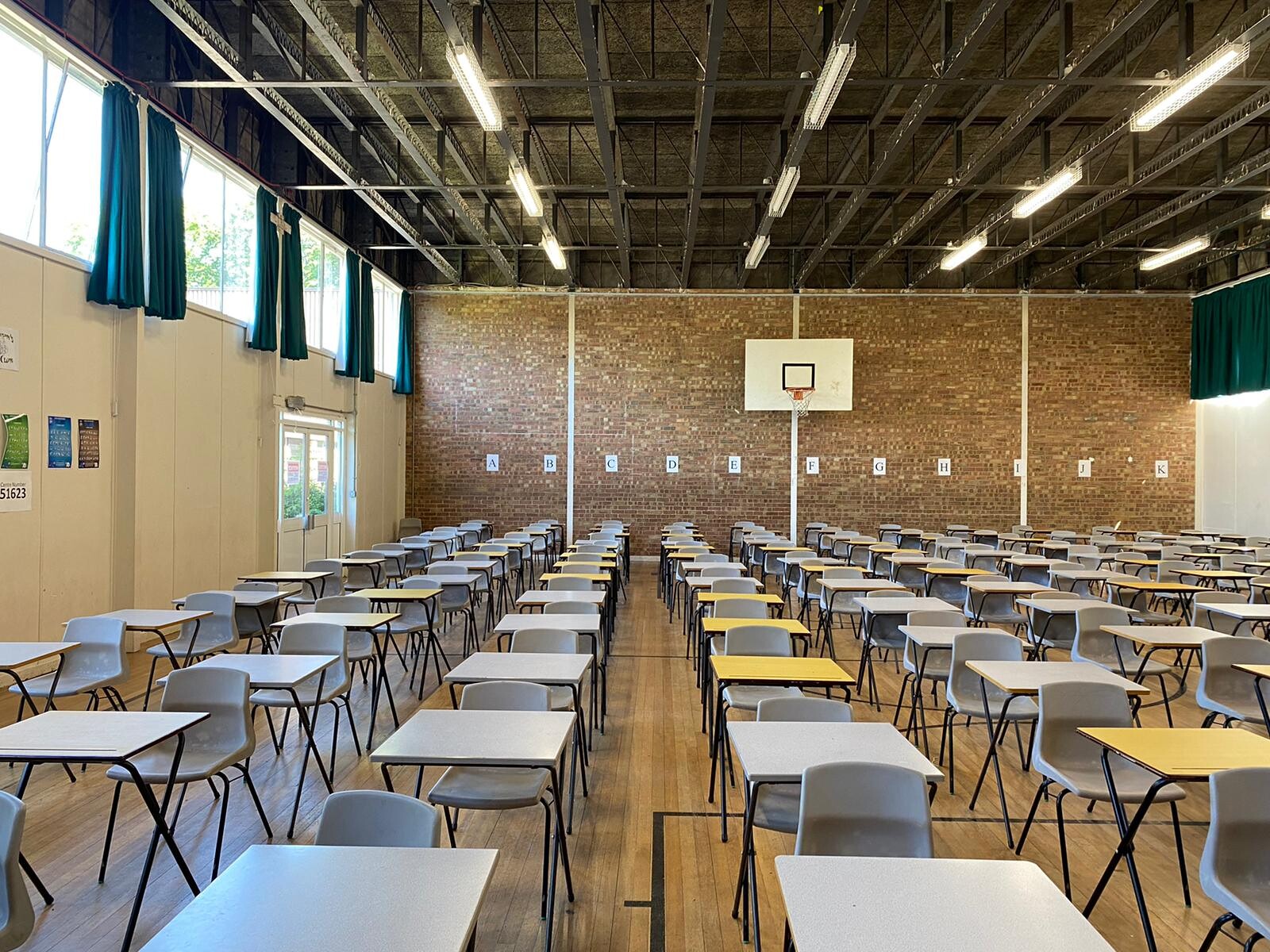 Classrooom, a teenager view / Porto Santo School - Announcements - e-flux