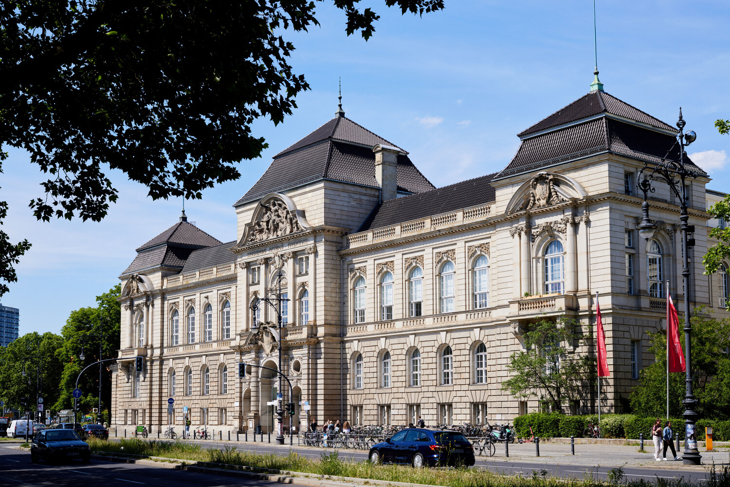 Professor time-based art with contemporary technologies - e-flux Education